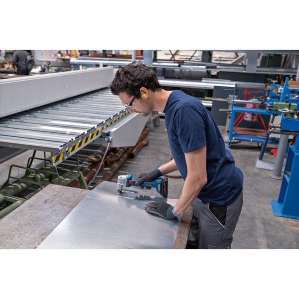 Bosch Professional Akku-Blechschere GSC 18V-16 E Professional, 18Volt blau/schwarz, 2x Akku ...