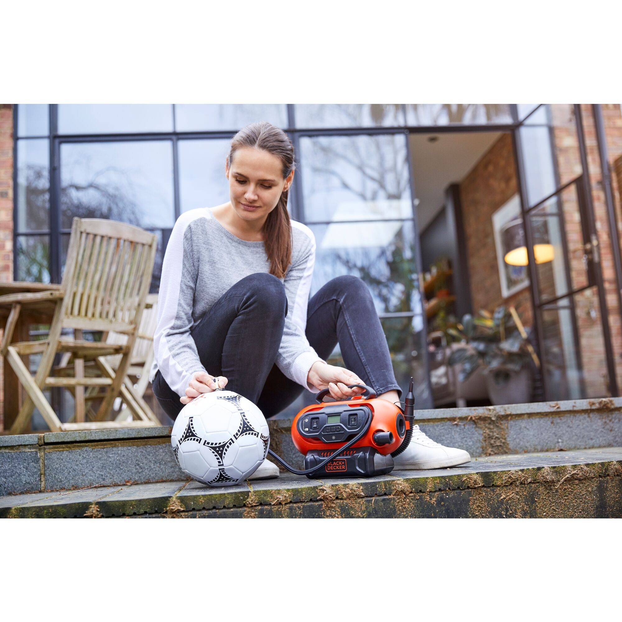 BLACK+DECKER Akku-Kompressor BDCINF18N, 18Volt, 11bar, Luftpumpe orange ...