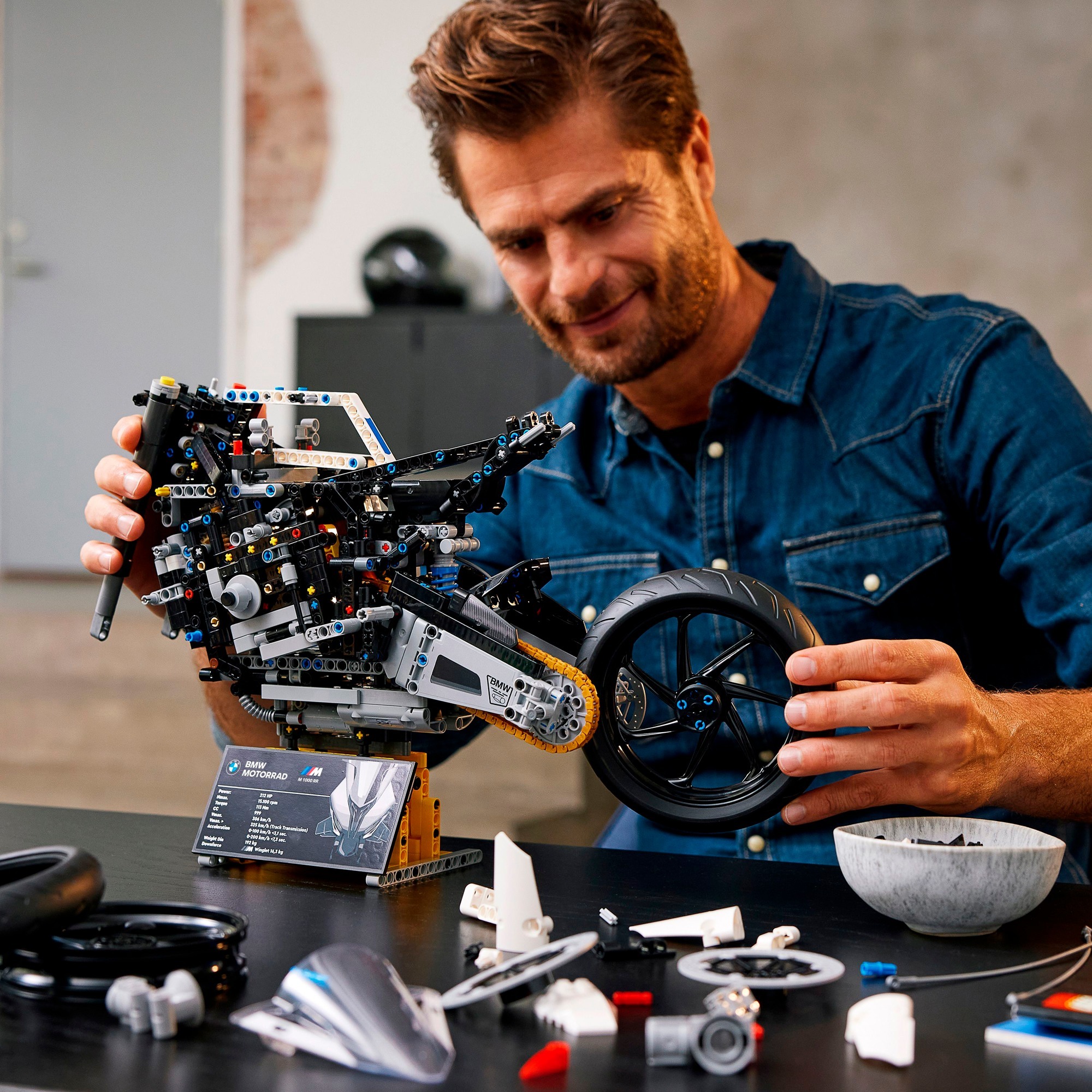 LEGO 42130 Technic BMW M 1000 RR, Konstruktionsspielzeug