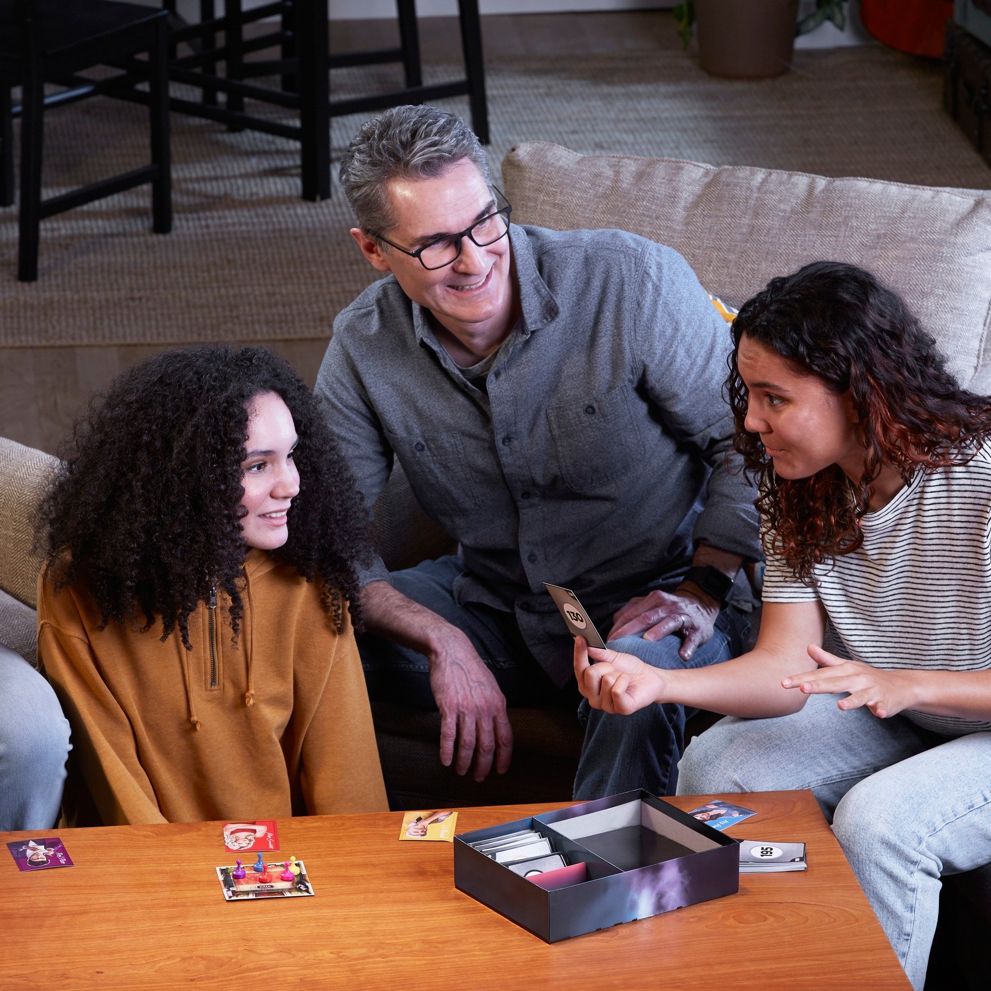 Hasbro Cluedo Verrat in der Villa, Brettspiel